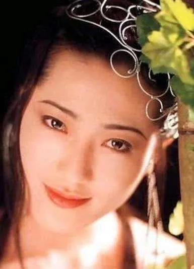 "Wu Zetian" in the Five Dynasties and Ten Kingdoms——The Romantic Past of Chen Jinfeng - iNEWS