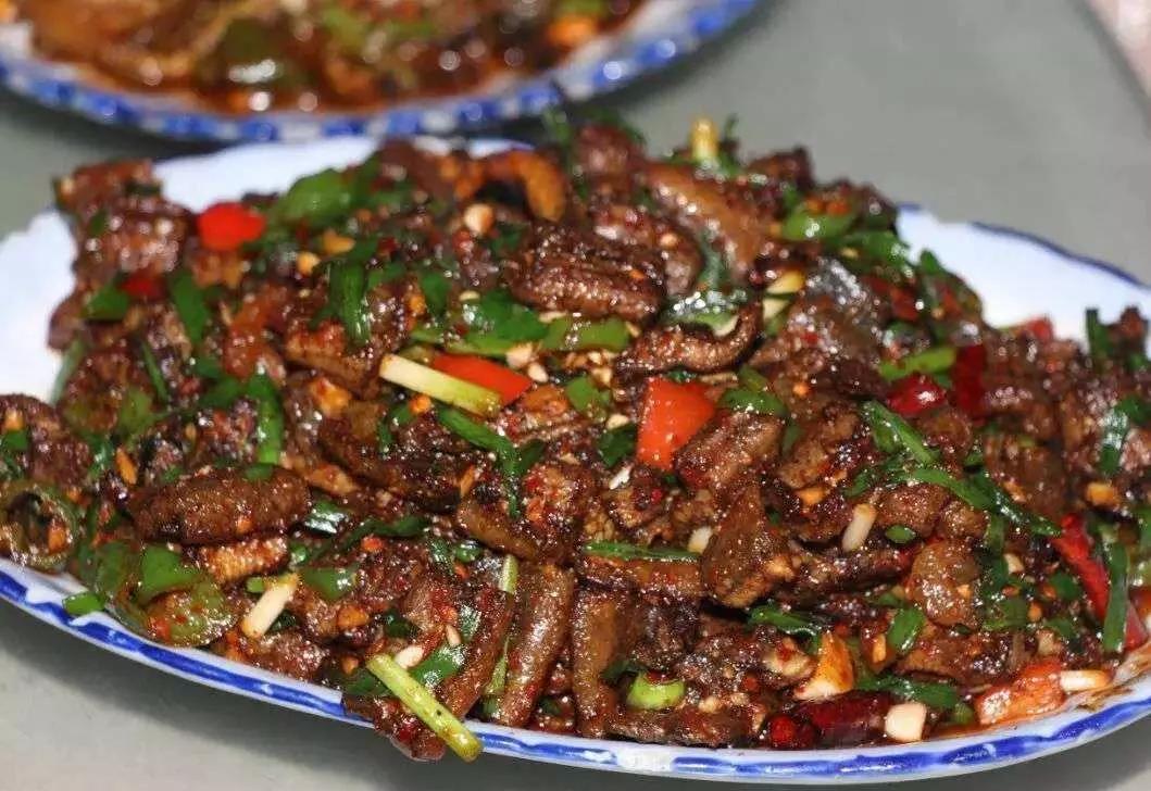 When you go to a Shanghai restaurant, you must order the famous dish of ...