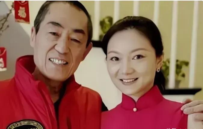 The swimsuit photos of 23-year-old Gong Li and 38-year-old Zhang Yimou ...