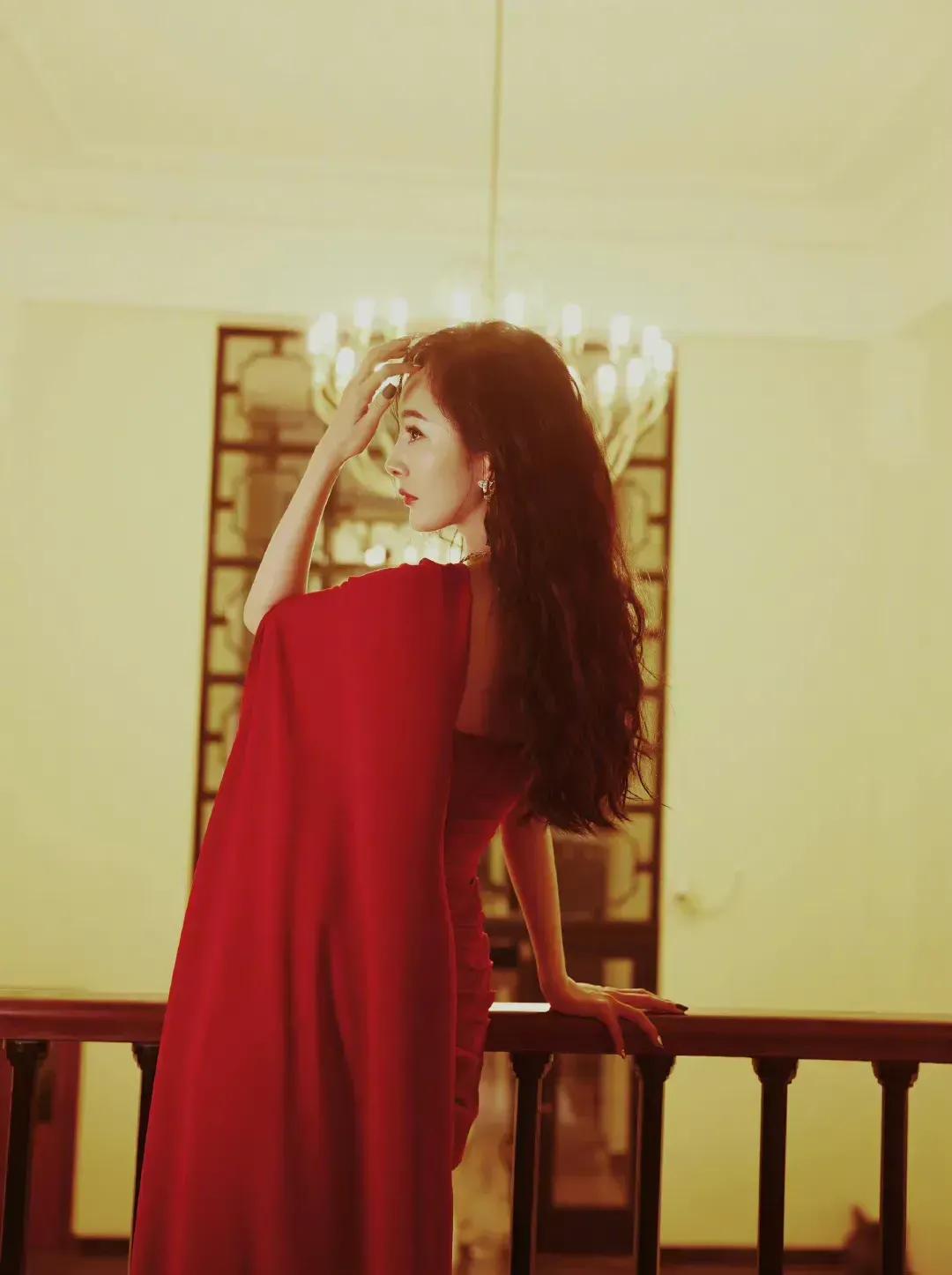 Yang Mi red is too beautiful - iNEWS