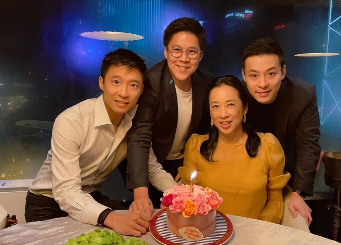 Guo Jingjing really knows how to behave! Wear pajamas to celebrate Zhu ...