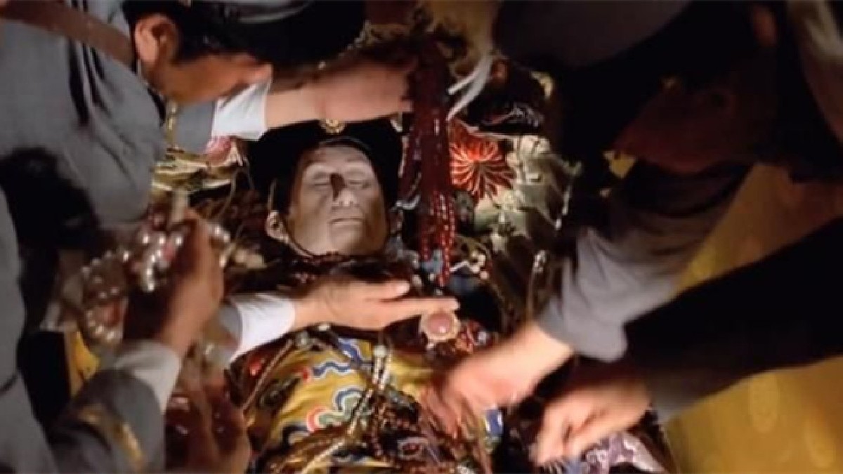 In 1983, a group of archaeologists entered Cixi's tomb. What did the ...