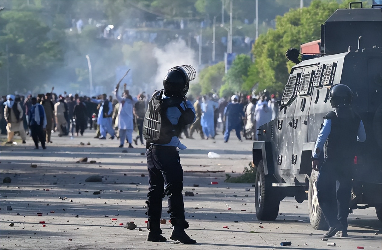 The civil strife in Pakistan escalated. Two gunmen attacked a Chinese ...