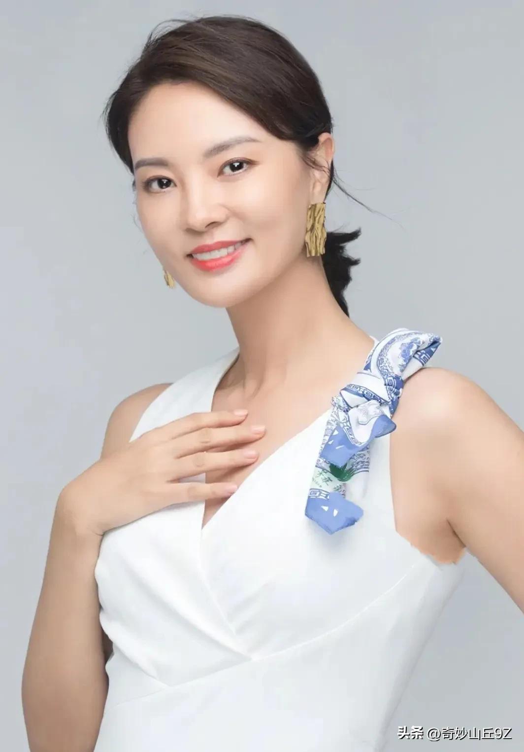 The elegant Liu Fangfei, the 12 most beautiful pictures, which one do ...
