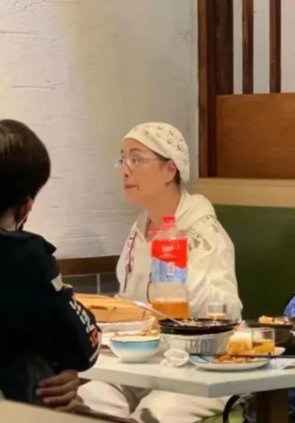 I met Xingye Yuan Qiongdan in Beijing by chance, eating food stalls is ...