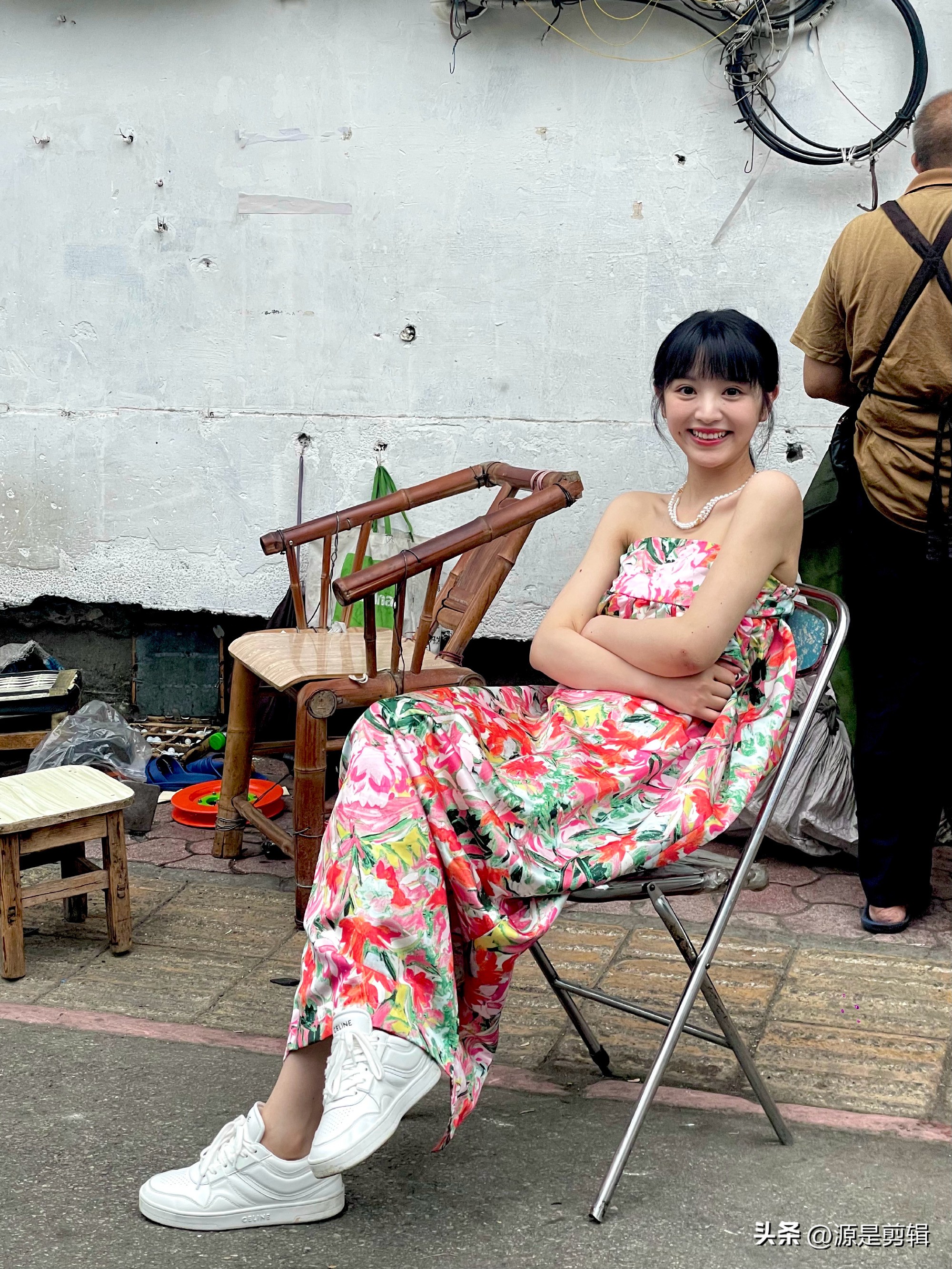 Appreciation of beautiful photos of Tian Xiwei in a floral dress - iNEWS