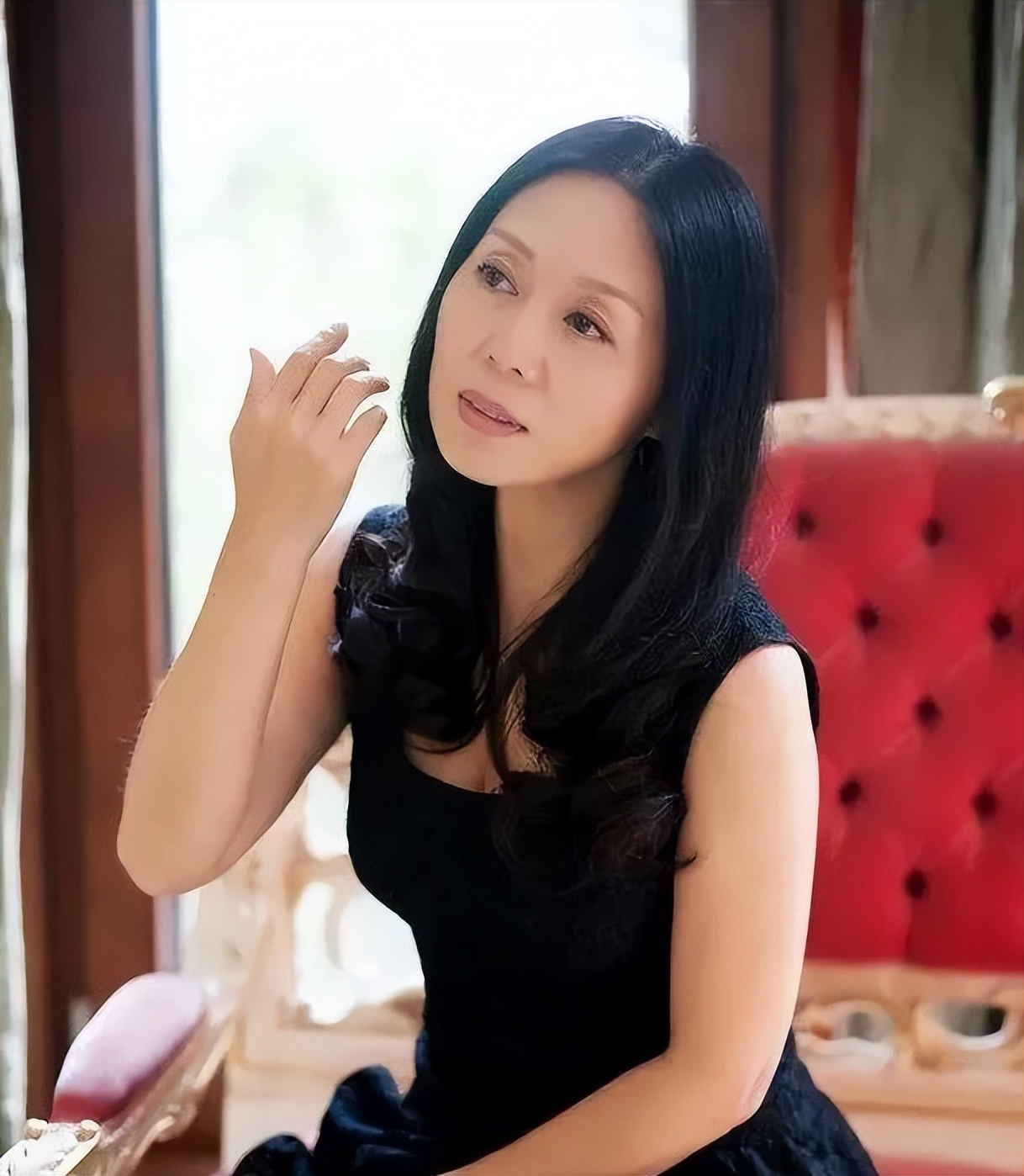 The 42-year-old "Queen of Huangmei Opera" Wu Qiong decided to marry the 27-year-old actor Ruan ...