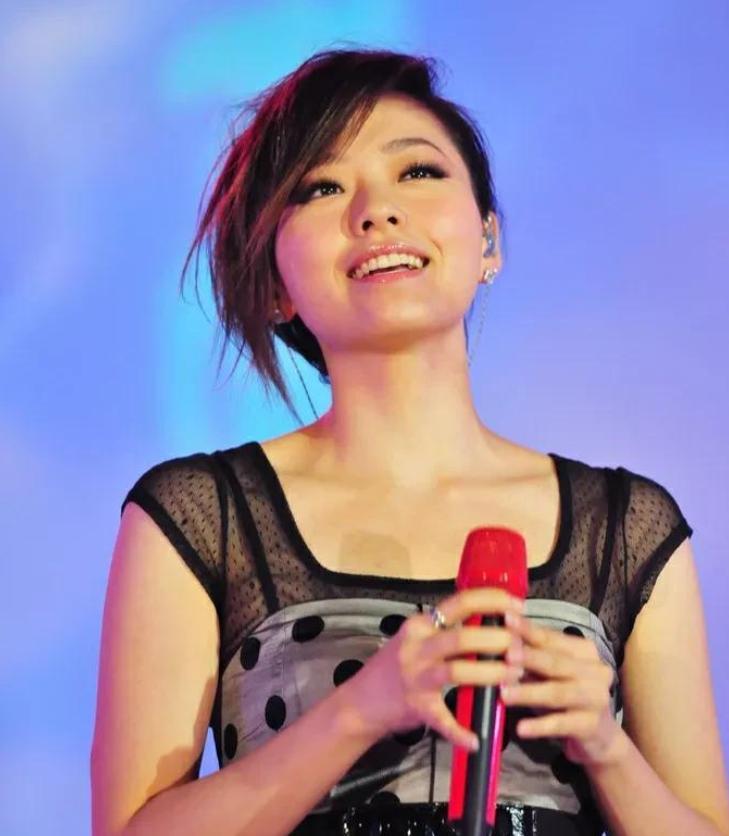 Jane Zhang: She turned against her mother, saw her boyfriend clearly in ...