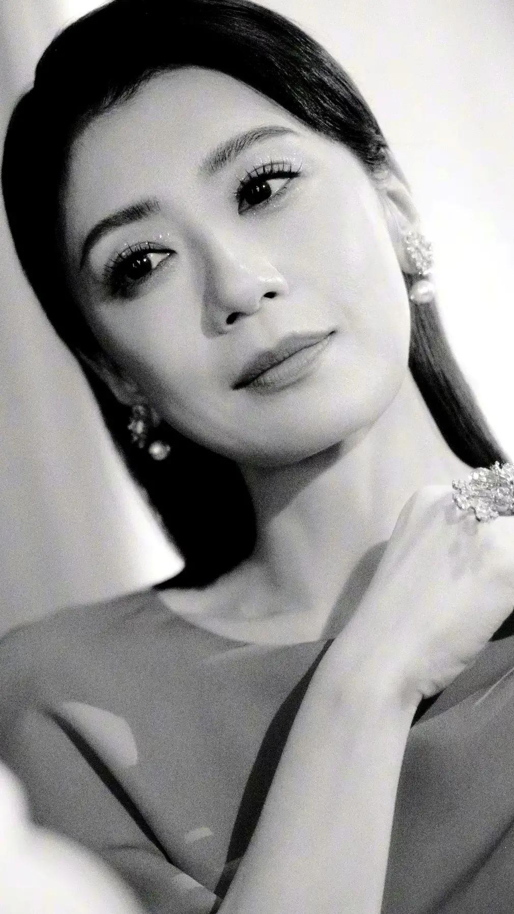 Alyssa Chia 230701 Exquisite Atlas Pink Lady - iNEWS