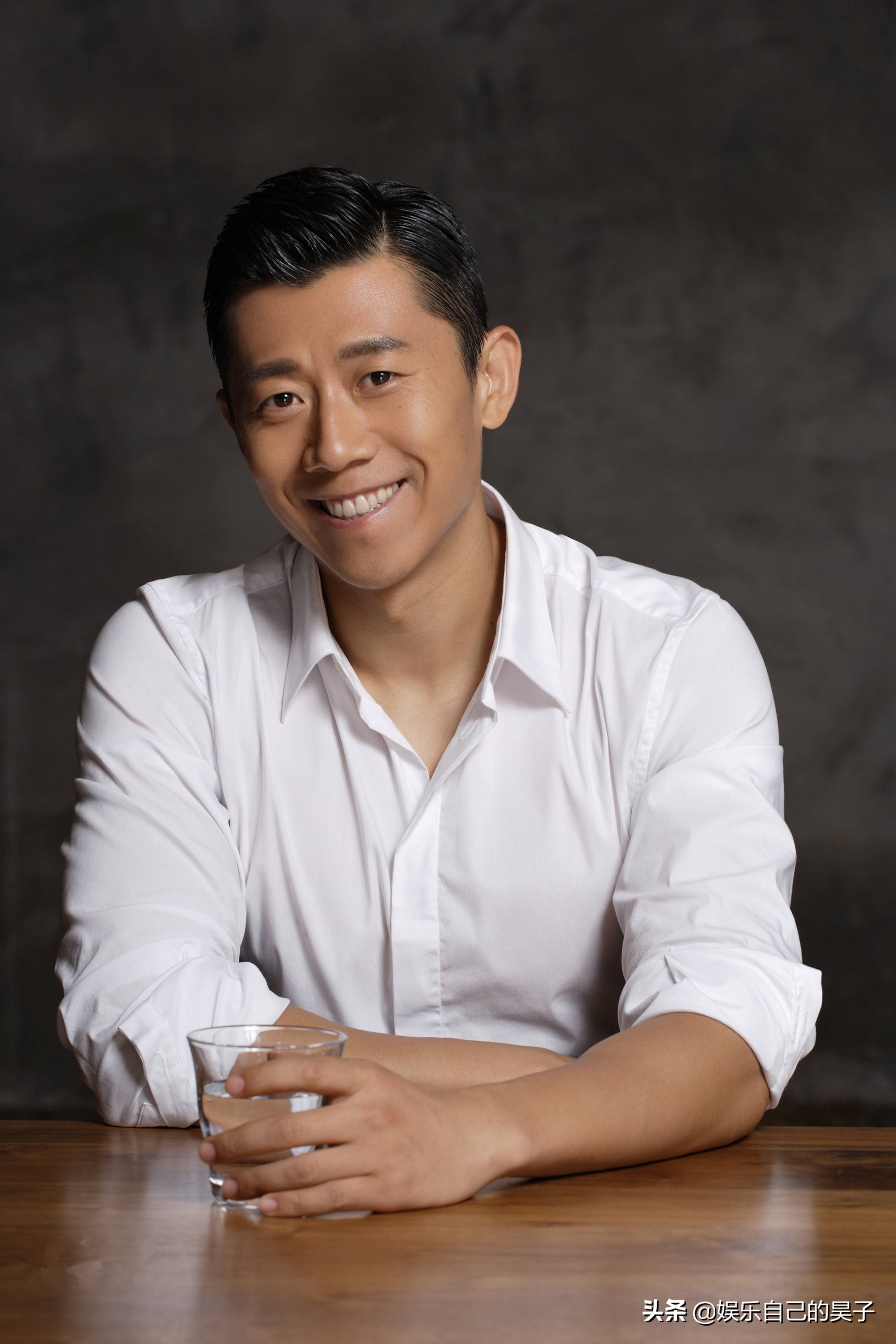 The TV series "Outside Court" starring Luo Jin and Jiao Junyan is about to start broadcasting ...