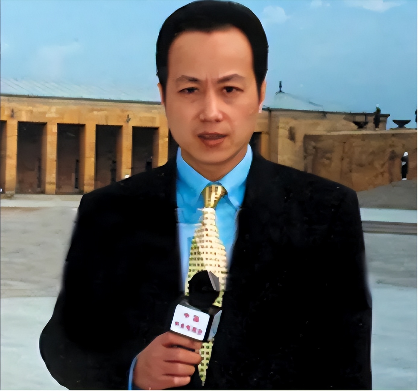 Luo Jing died 13 years ago. His wife, who had fainted from crying ...