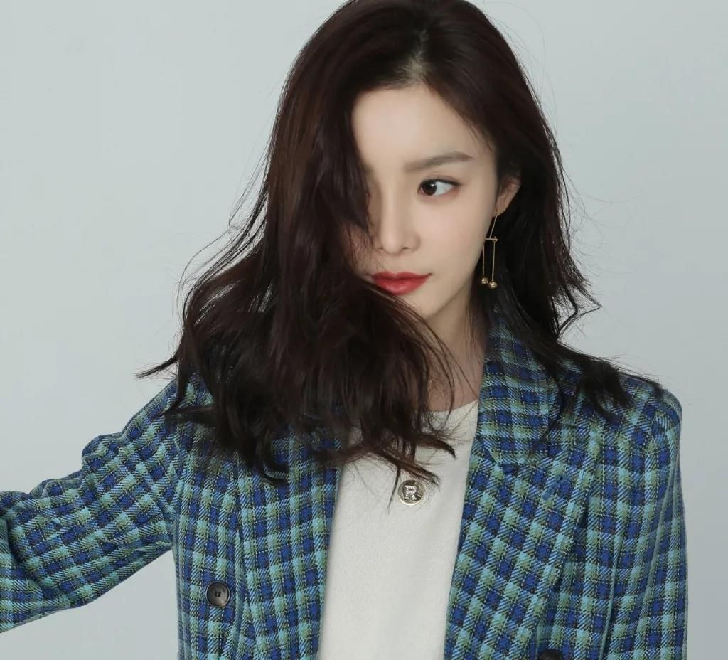 Wang Ruizi, a popular little actress with a sweet appearance - iNEWS