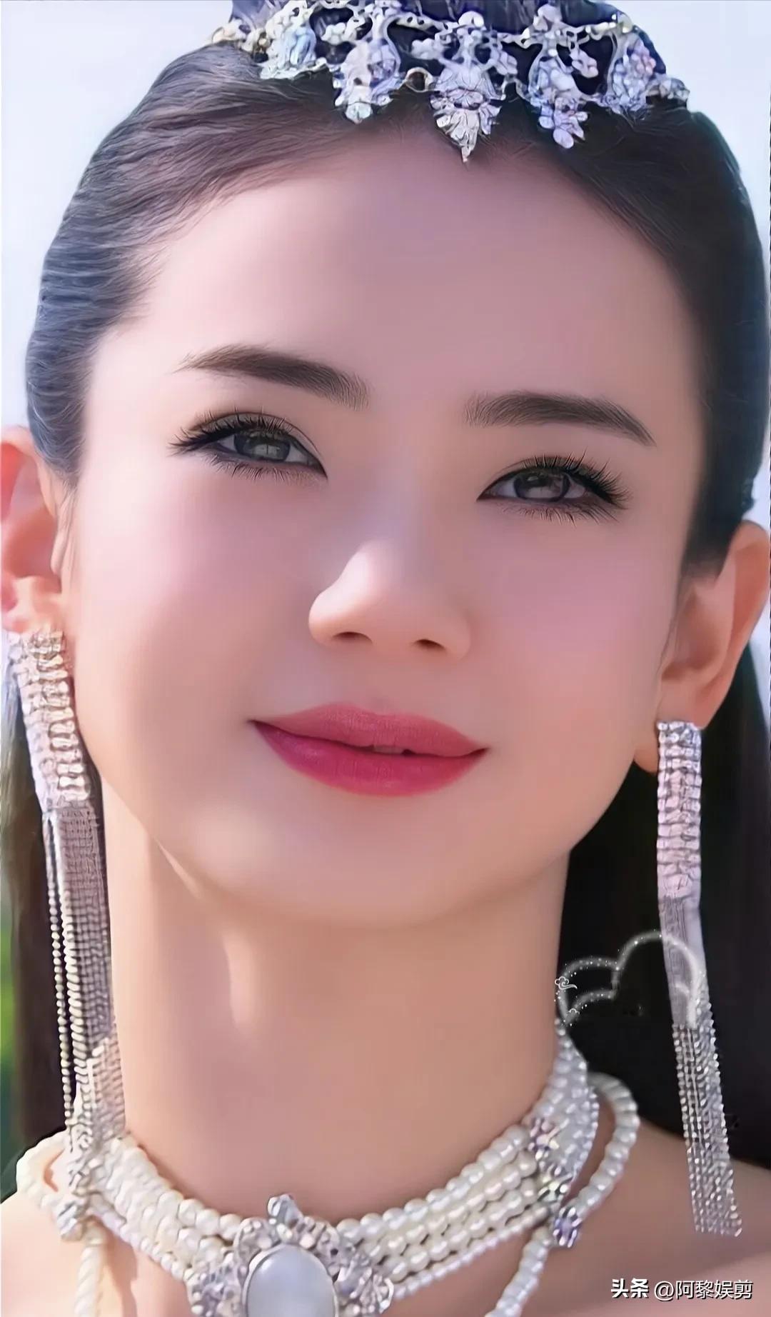 Qi Wei is so beautiful, rich and elegant - iNEWS