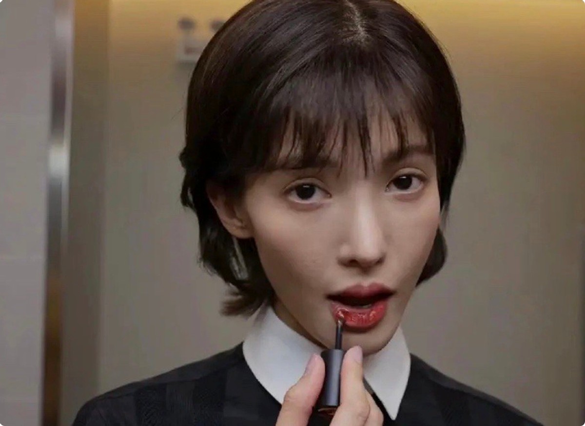 Rib breasts, wax face, walking "skeleton", the heroine of the CCTV ...