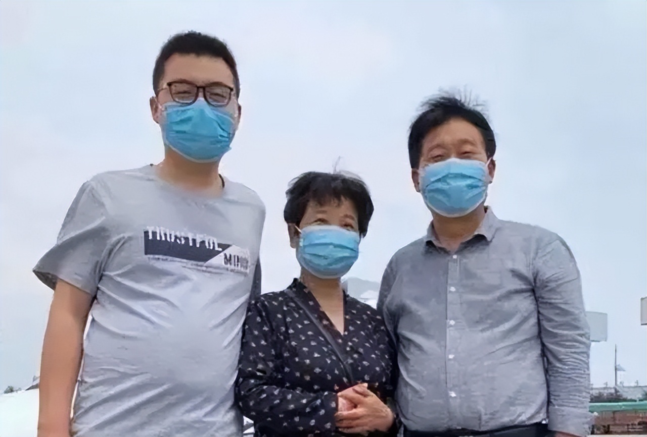 So heartwarming! The man of the Yao family posted a photo of his father ...