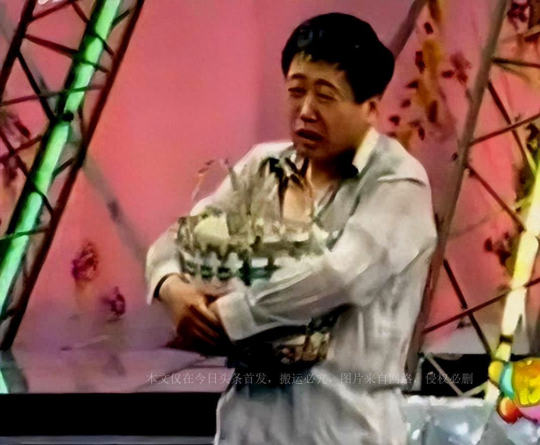 Li Jianhua's body was bid farewell, Cai Ming's eyes were red from ...