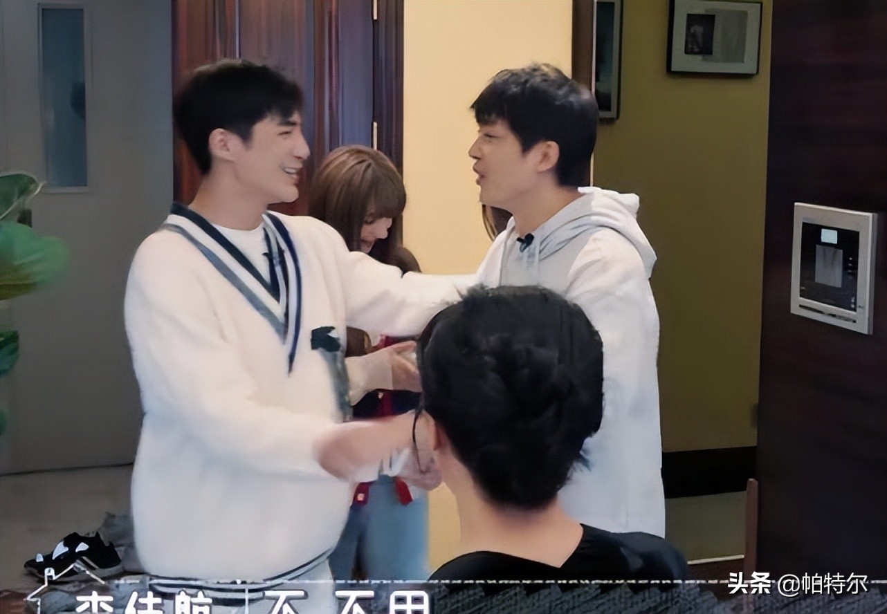 Jiang Chao complained that Madina with a big belly had long nose hair ...