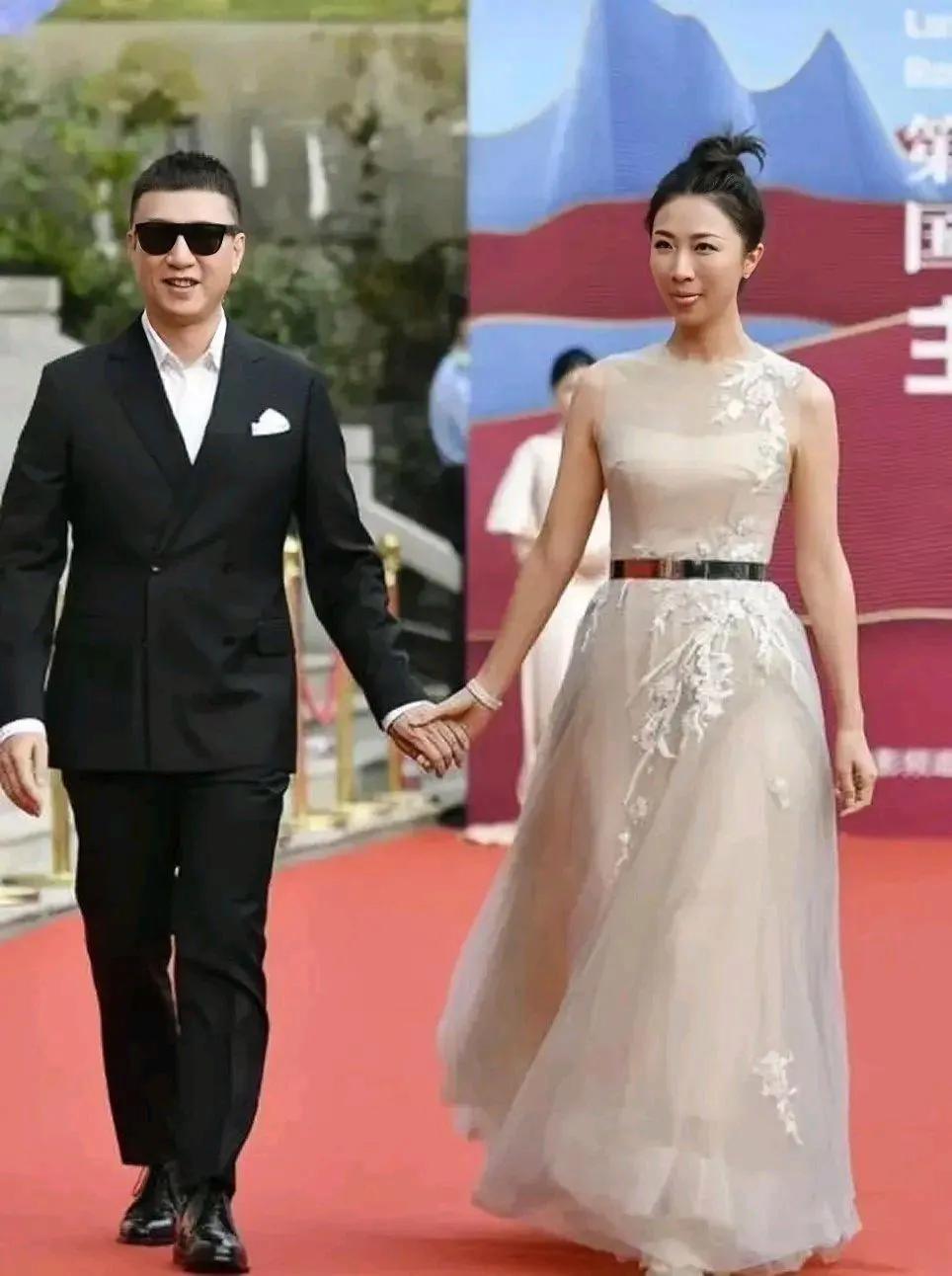 After Sun Honglei was praised by his daughter for being handsome, he ...