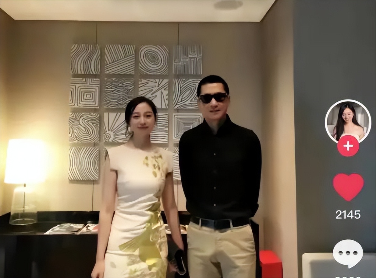 Actor Zhou Jie's new relationship is suspected to be exposed, his girlfriend is a young magazine ...