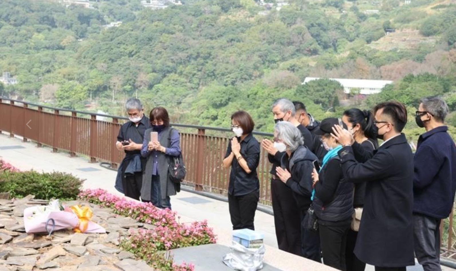 Photos of 86-year-old Ding Qiang's burial were exposed. His beloved ...