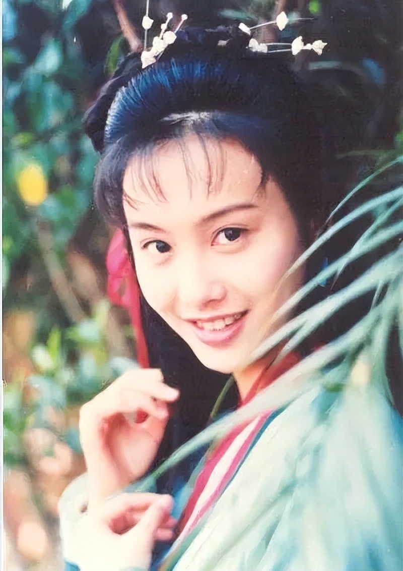 The sexy and charming Zhu Yin plays Huang Rong, which is the favorite ...