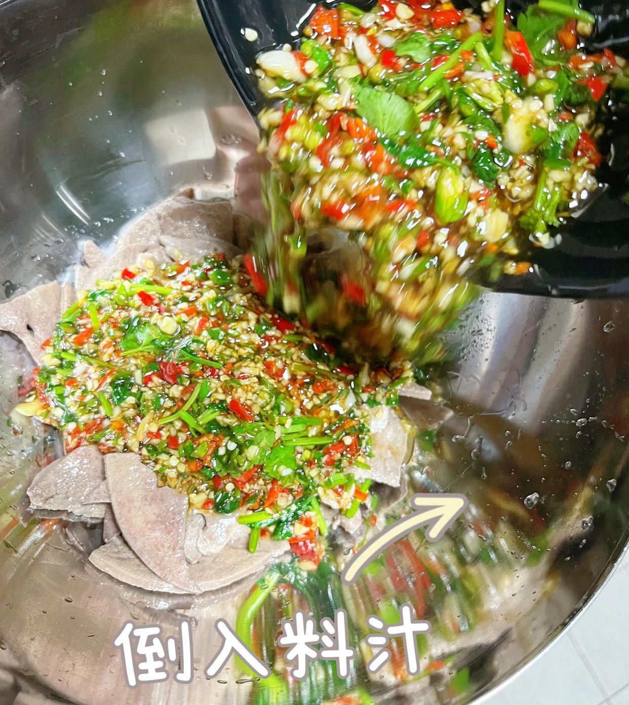 Cold pepper pork liver, hot and sour and refreshing, is a good choice ...