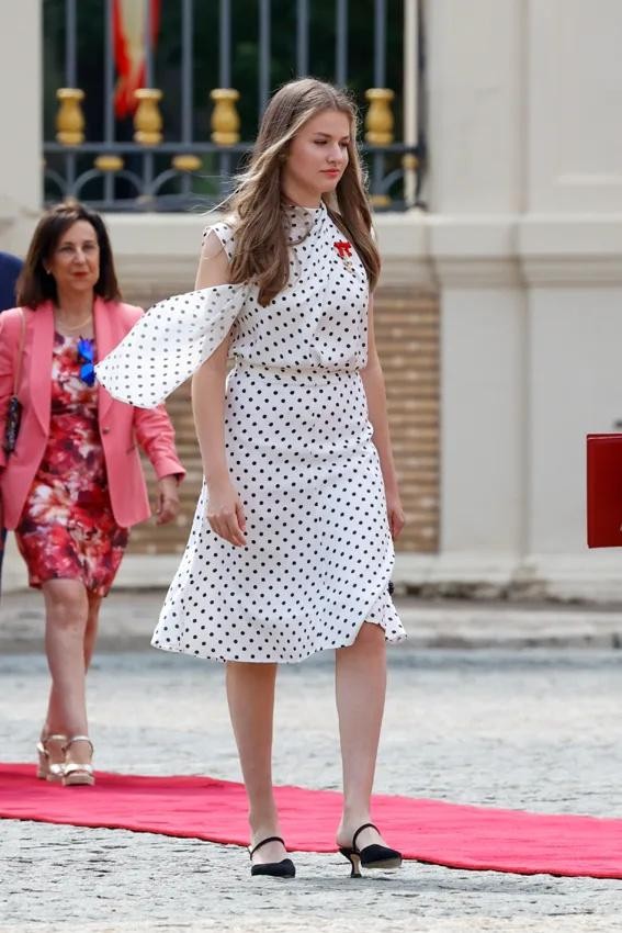 The 18-year-old Princess of Spain visited the Military Academy. - iNEWS