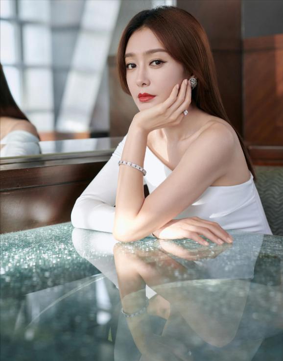 Facts have proved that 43-year-old Qin Lan has entered a "strange ...