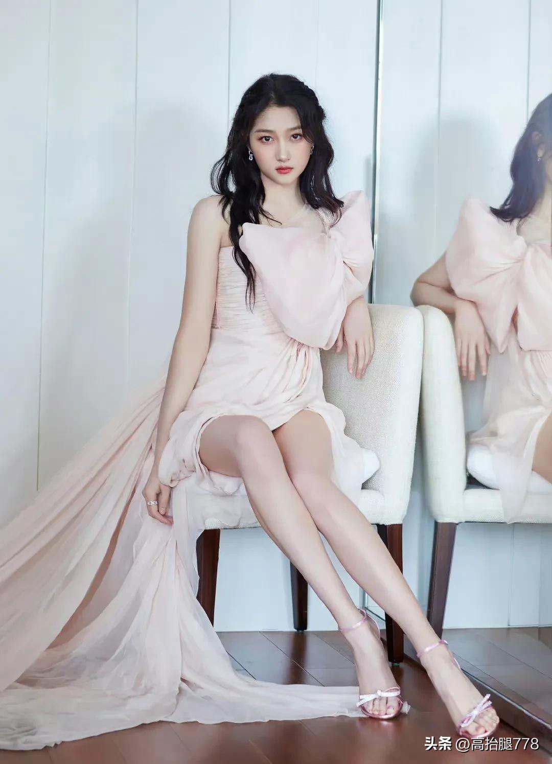 Li Siyu welcome to the world of sexy legs - iNEWS