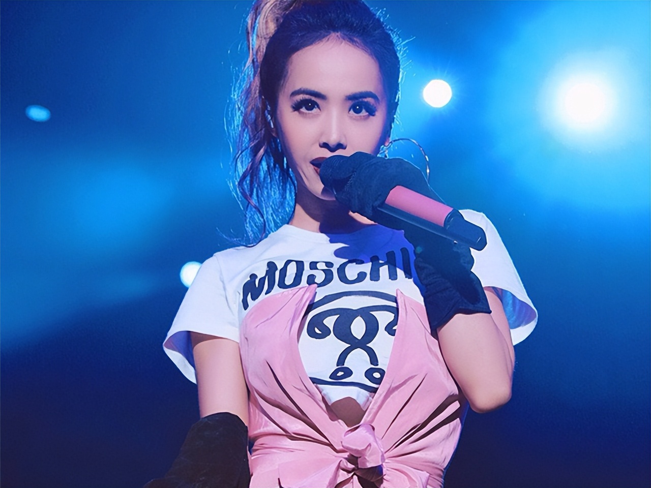 What did 42-year-old "Asian Queen" Jolin Tsai do that was "boycotted by ...