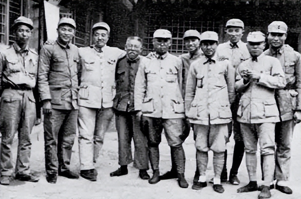 In 1979, Zhang Guotao froze to death in a nursing home. He wrote twice before his death, wishing ...