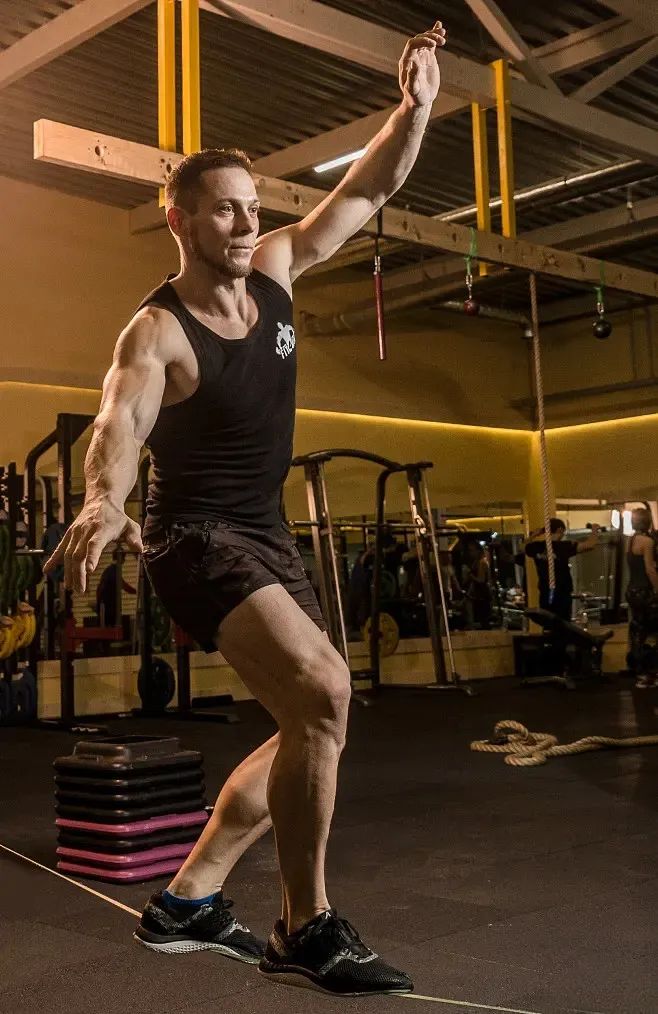 Why do the muscles of soldiers look harder than those of ordinary ...
