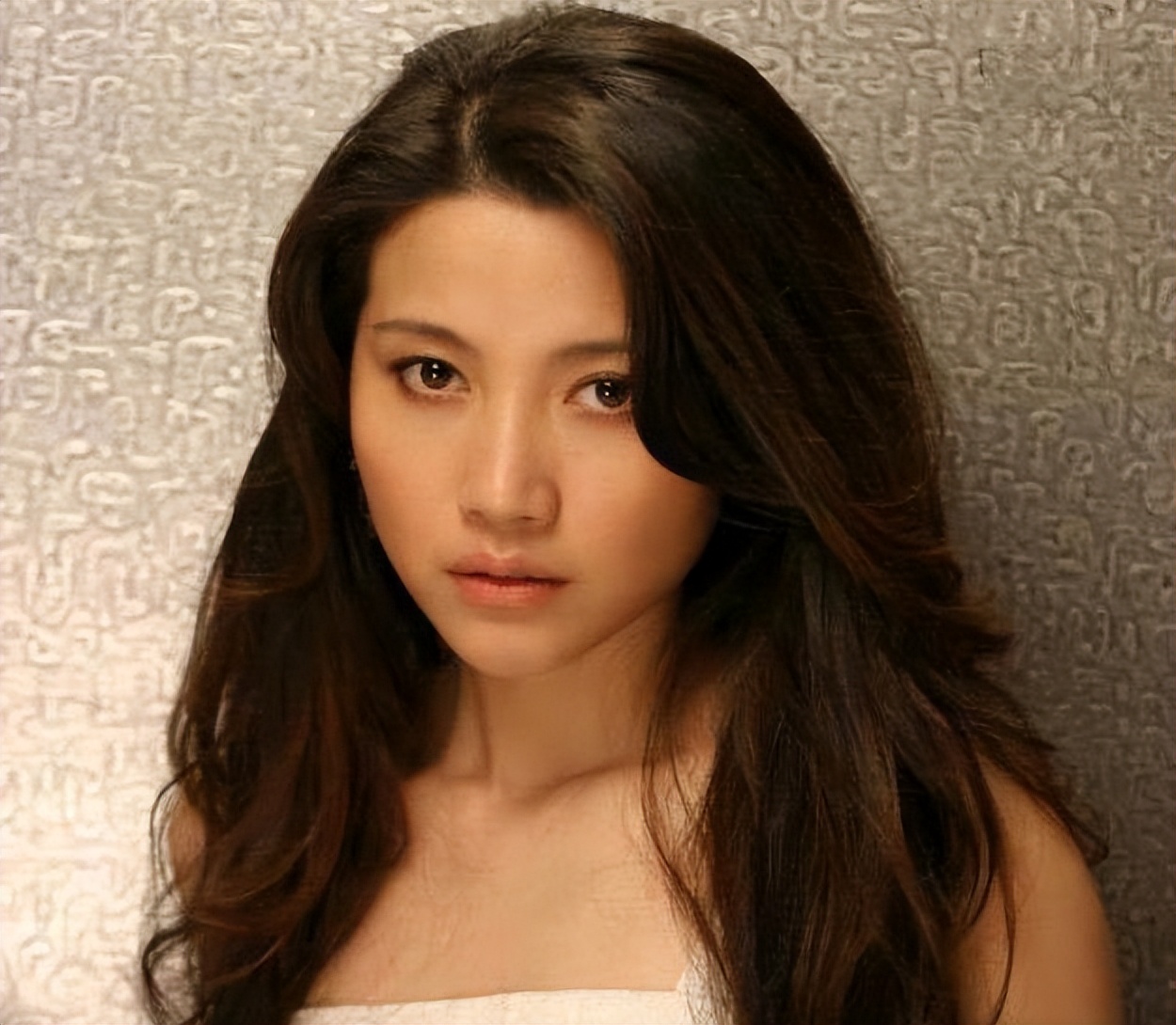 Actor Yan Bingyan, an artist who has never appeared in variety shows ...