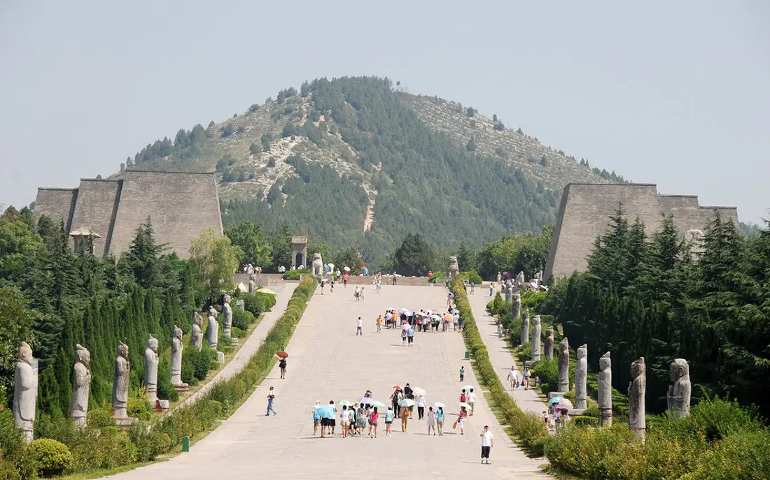 In the ancient patriarchal society, the Wu Zhou Dynasty was destined to ...