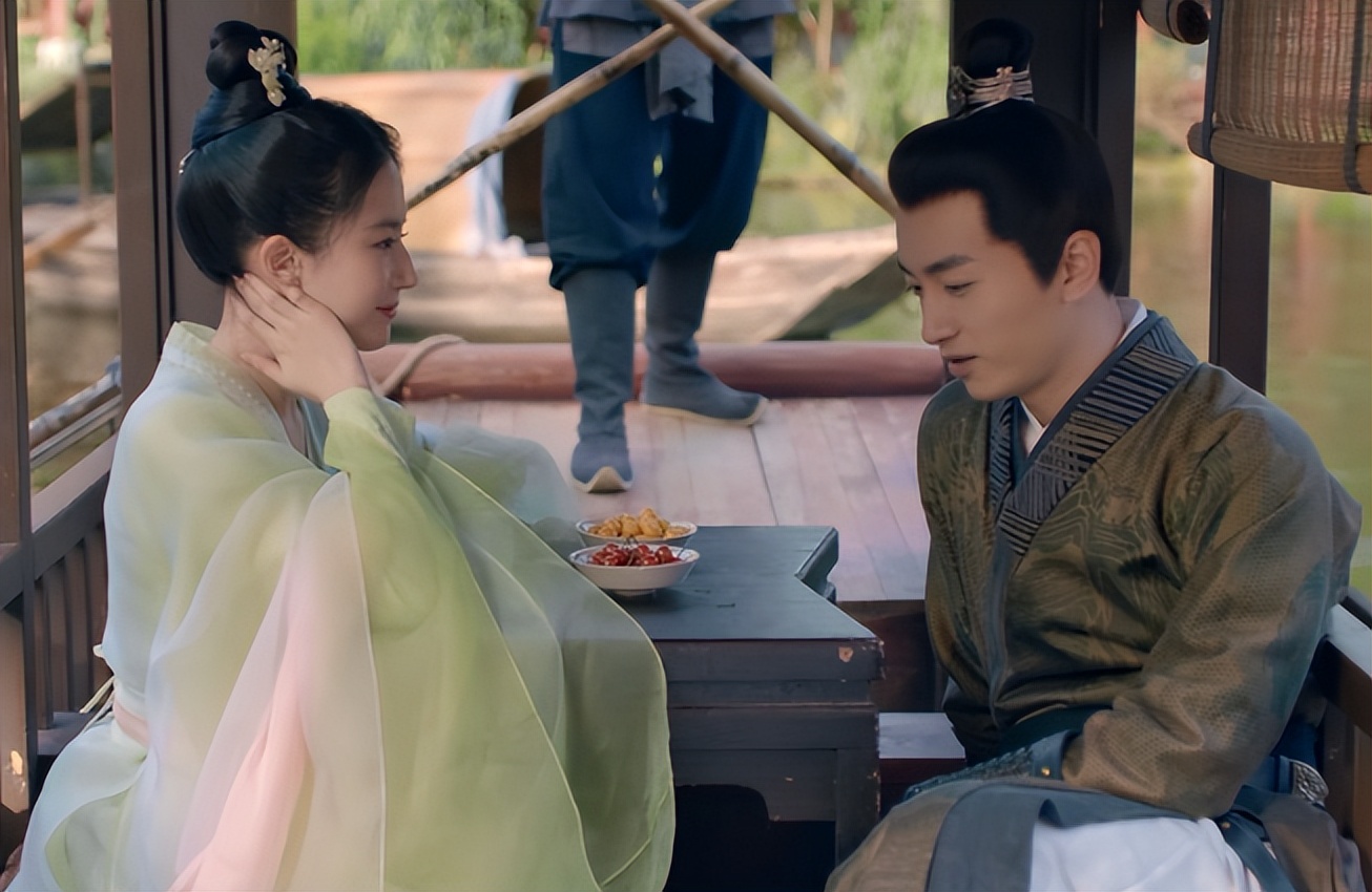 The same person, after performing "Meng Hualu" and then "Canglan Jue ...