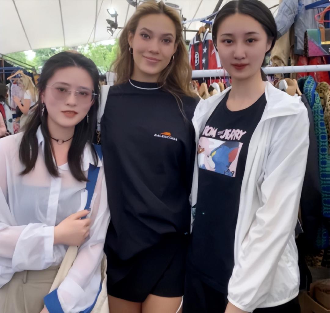 Gu Ailing's group photos are all rich ladies, but she looks mature, and ...