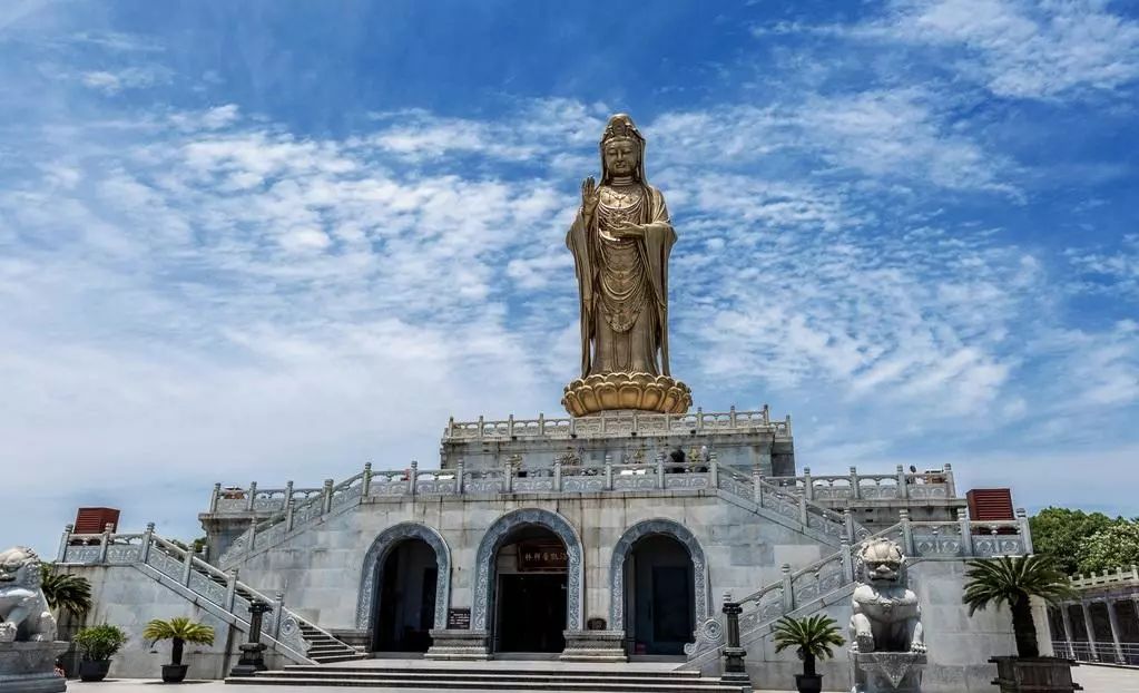 The world's largest jade Guanyin, which took three months to carve, is ...