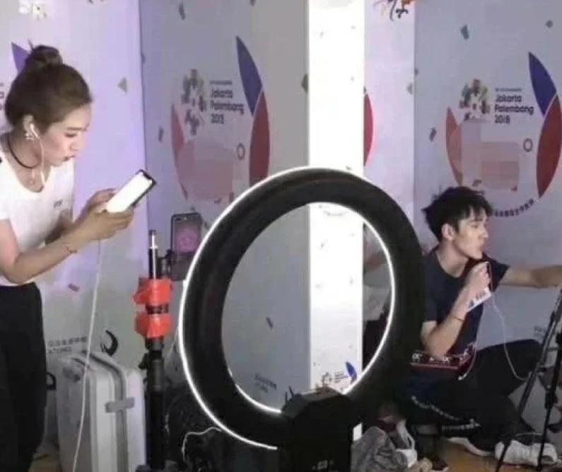 The story of Li Jiaqi and "little assistant" Fu Peng has a long past and a sad ending. - iMedia