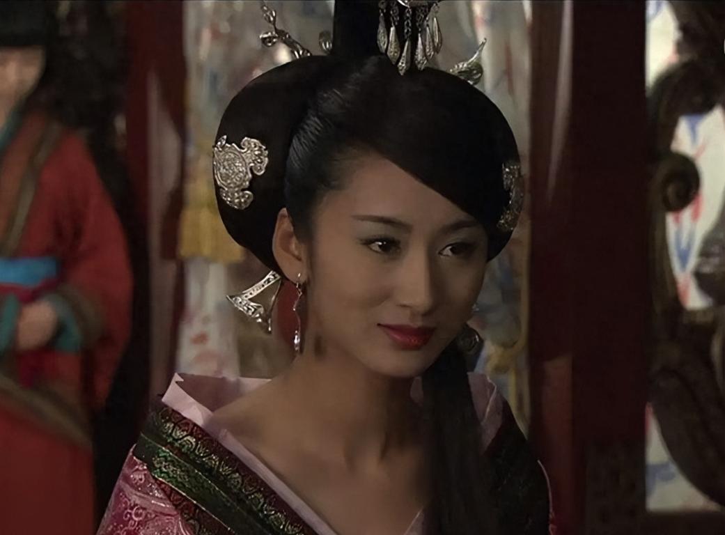 Emperor Cheng of the Han Dynasty loved Zhao Hede throughout his life ...