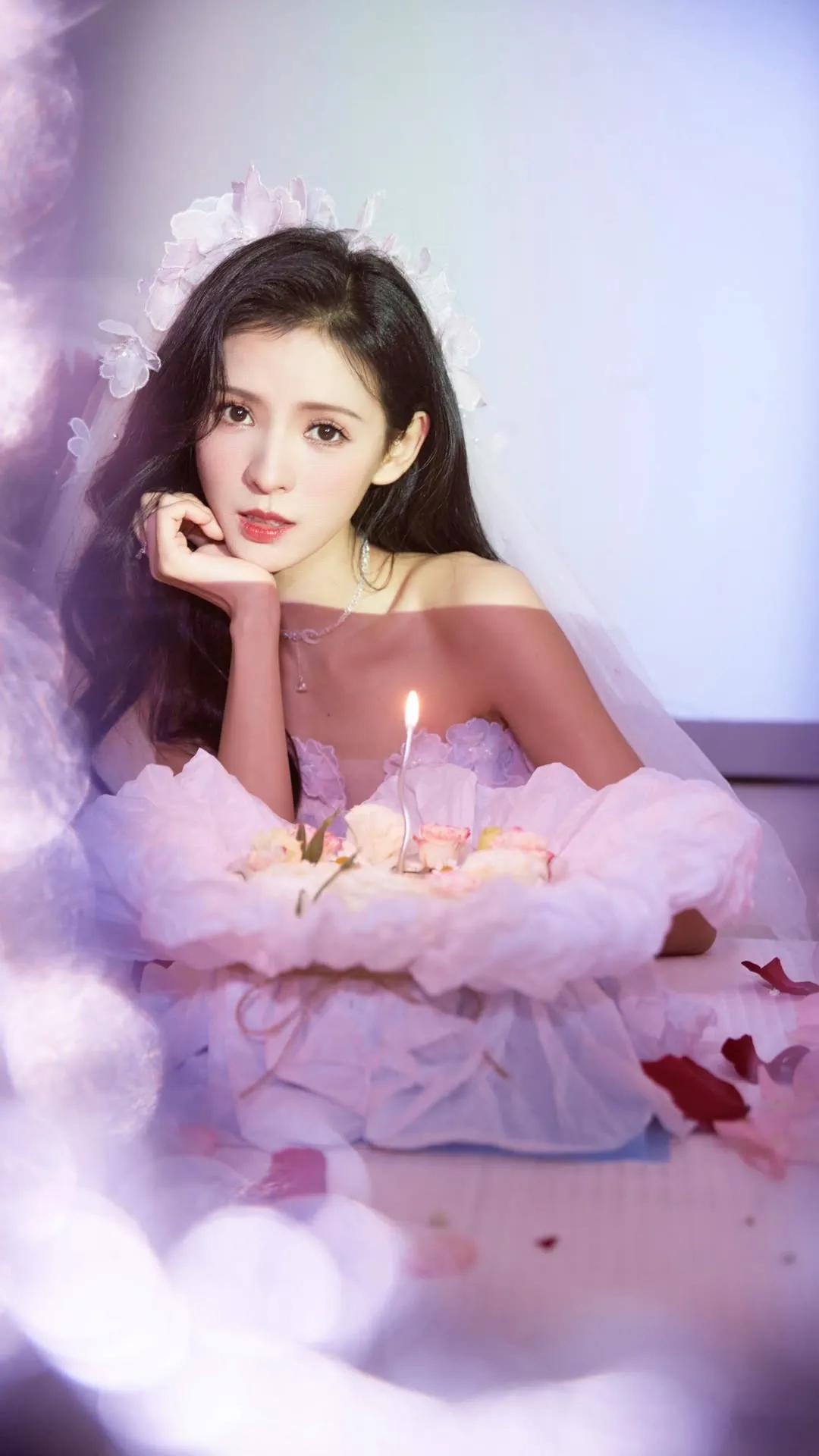 Zhang Yuxi, how many people are fascinated by a red dress - iNEWS