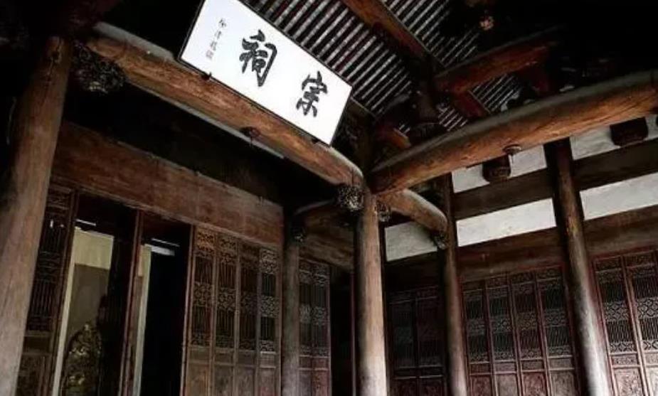 What are the special features of the ancestral halls and ancestral ...