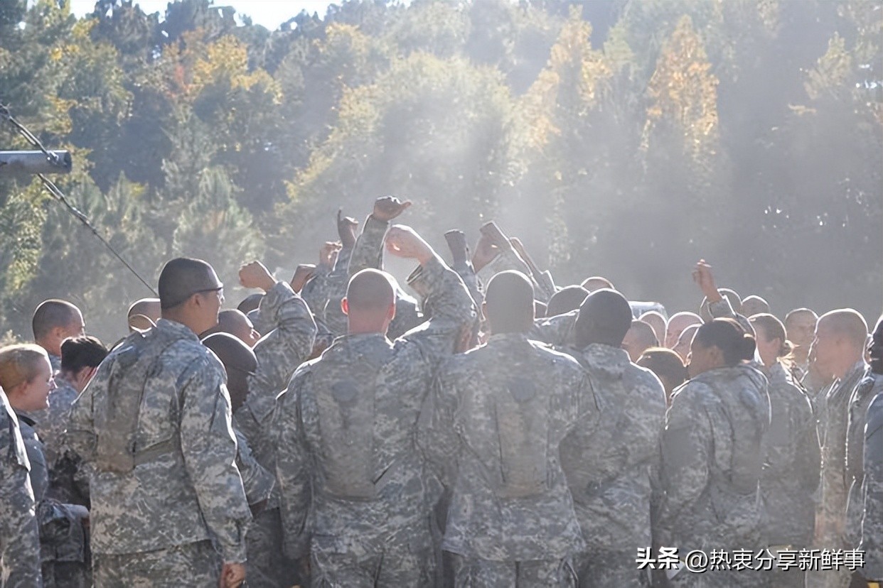 17-year-old soldier who served with twin sisters dies after collapse in ...