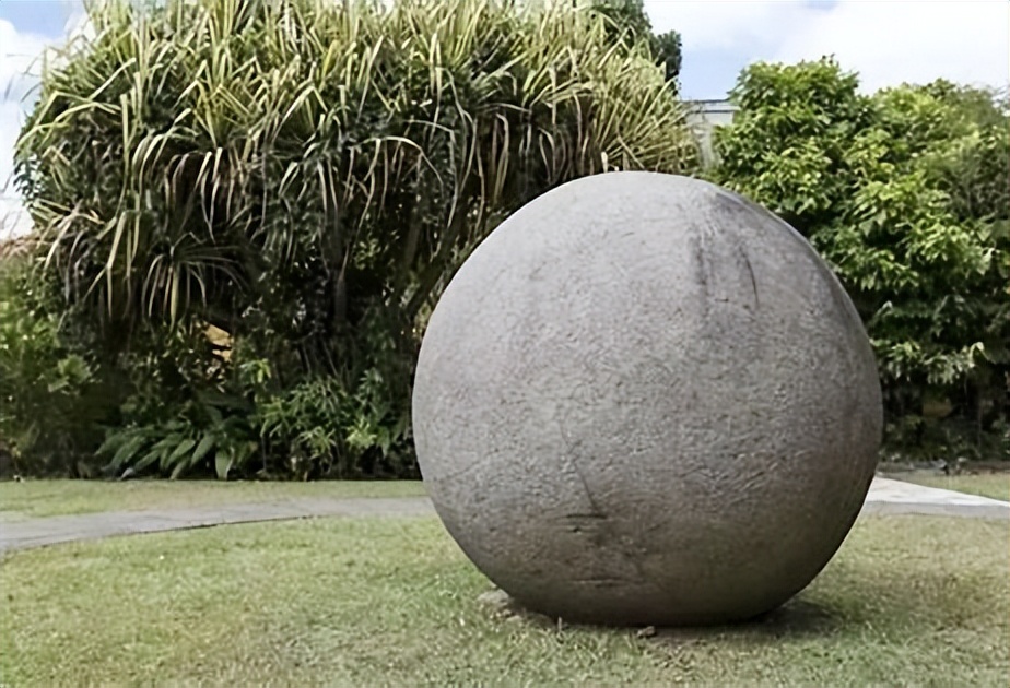 The 1.0-ton giant stone ball is amazingly powerful! Uncover its huge ...