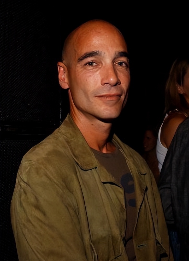 Mark Barr: Excellent acting skills, unique style, let him have a place ...