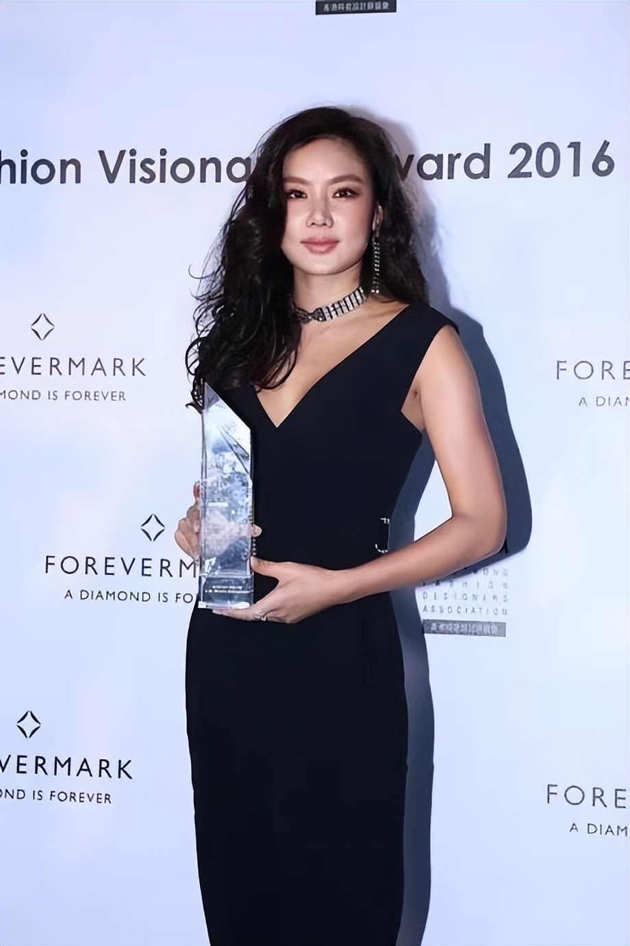 Le Jier was photographed at the event, and the Hong Kong-style beauty ...