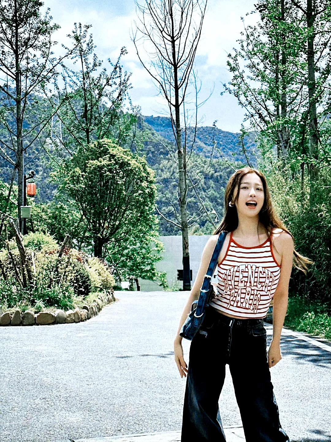 Yu Shuxin took her grandfather abroad to attend a wedding, her life was ...