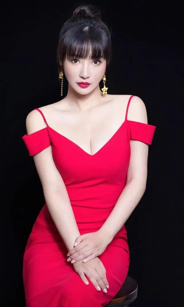 Liu Yan is a sexy goddess, charming and colorful - iNEWS