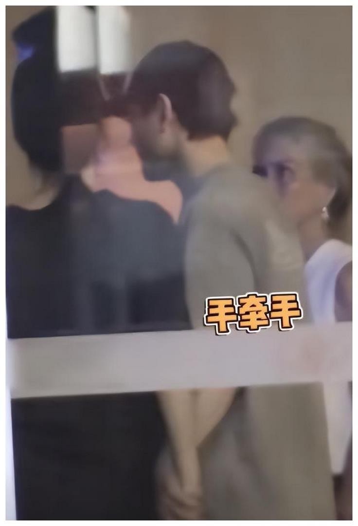 Qin Junjie and Mao Xiaohui's love affair was exposed, kissing and hugging in public, "Hu spicy ...