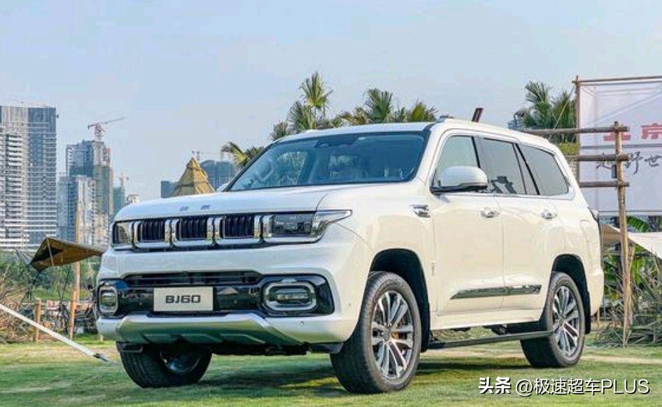 The space surpasses the tank 500, three locks + four-wheel drive, the ...