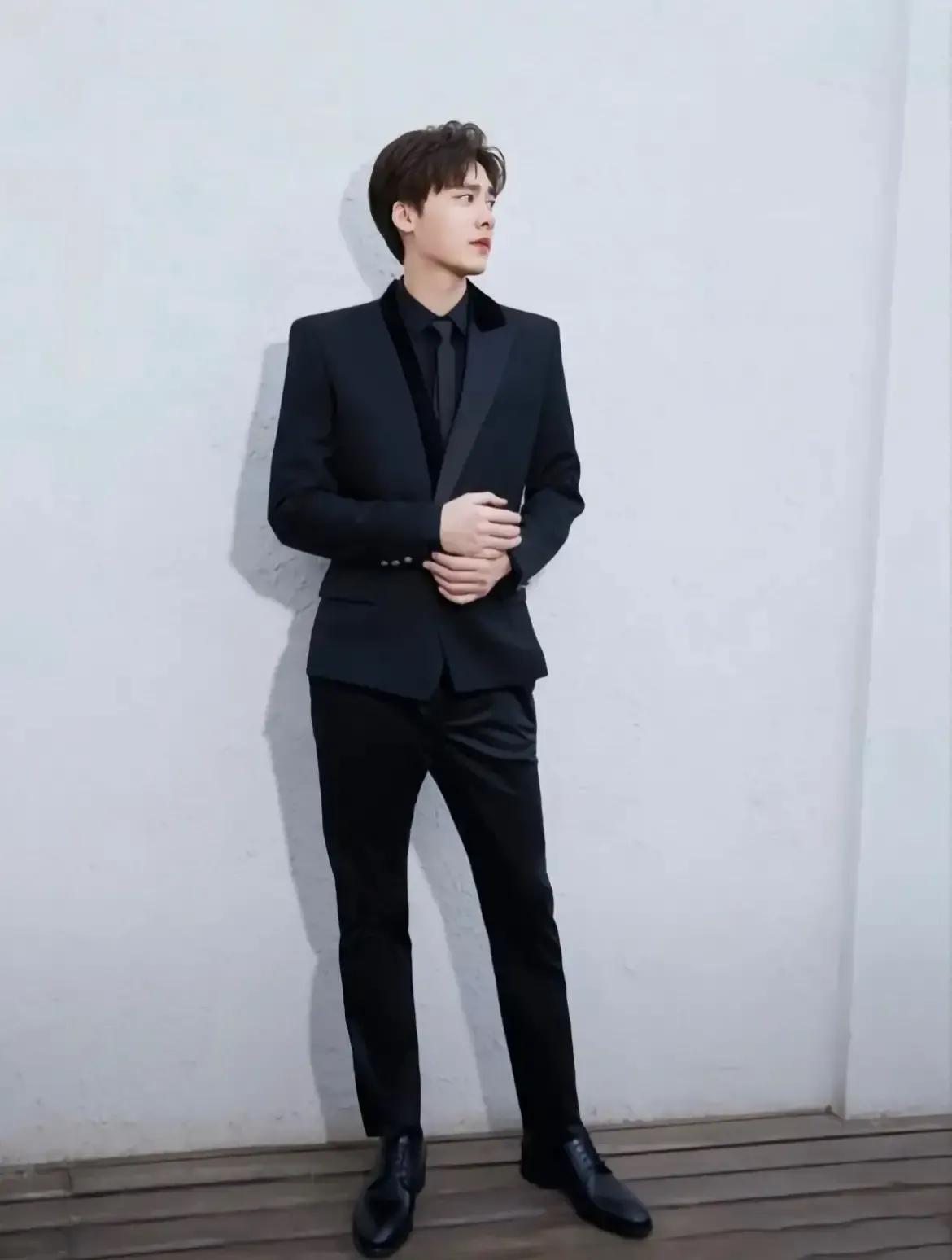 Li Yifeng - The prosperous superstar is chaotic, making a comeback into ...